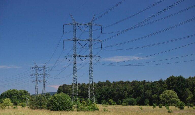 Types of transmission towers